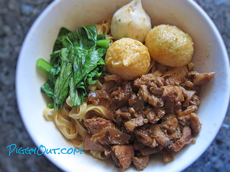 Bakmi Ayam Jamur (Chicken Mushroom Egg Noodle) - Piggy Out